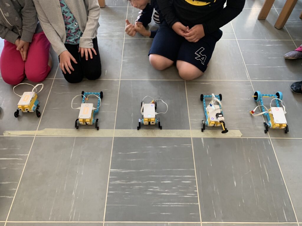 TEHNIŠKI DAN V 1. RAZREDU – LEGO ROBOTIKA | OŠ Tolmin